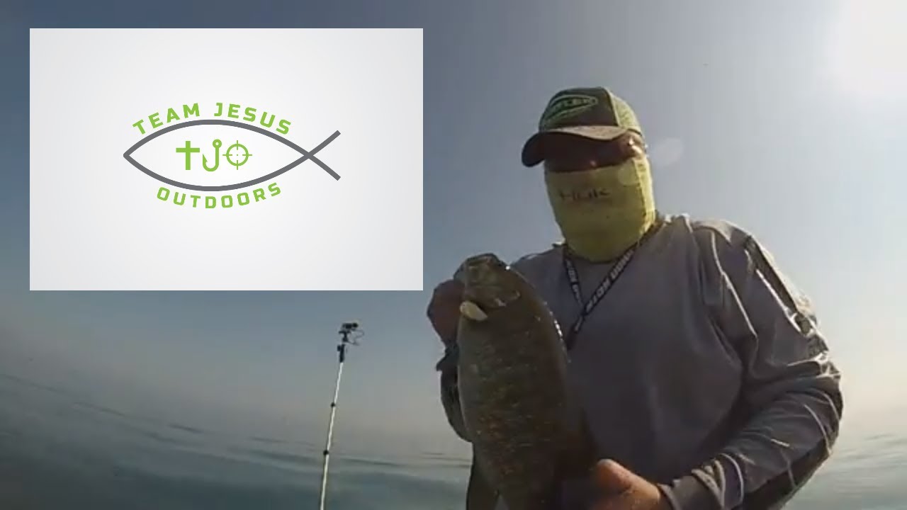 Locating Mid Summer Smallmouth Bass and Muskie on Lake St Clair ft. FLW ...