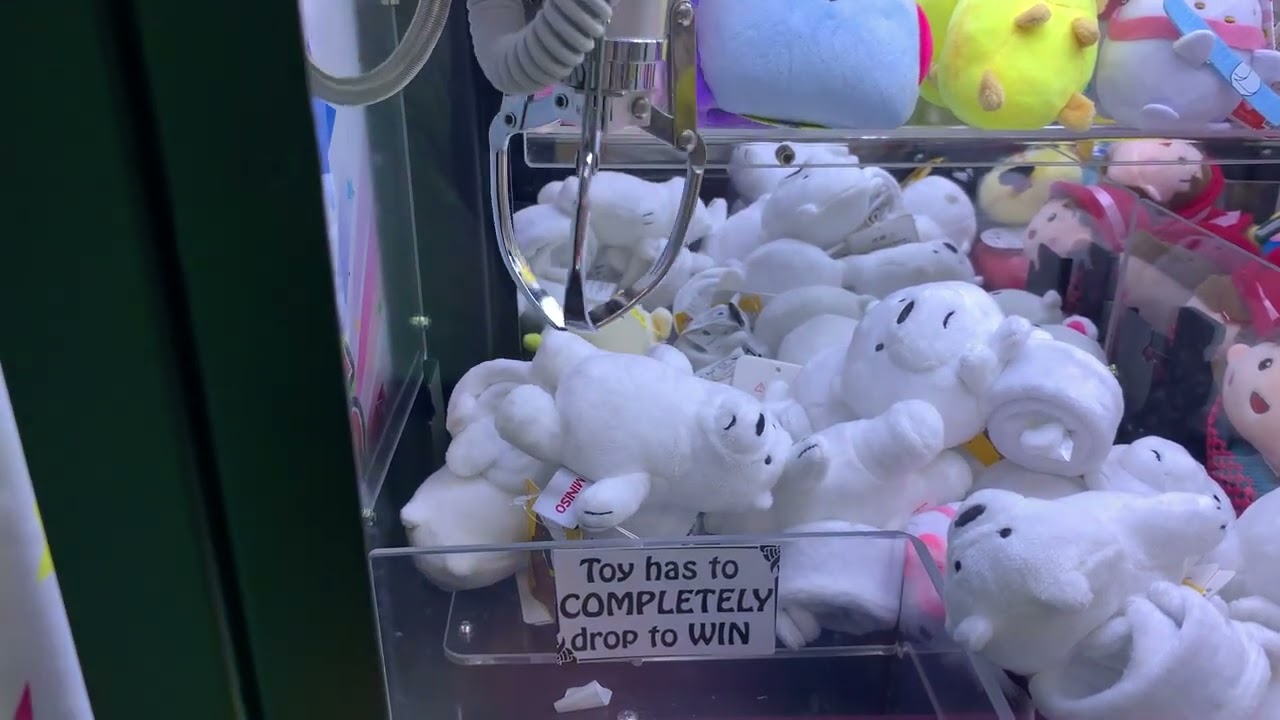 We Bare Bears Ice Bear Claw Machine - YouTube