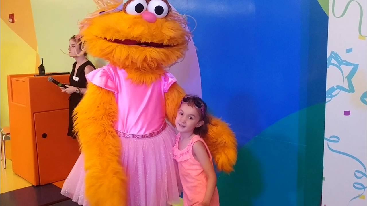 Meeting Zoe At Sesame Place 62216 Youtube