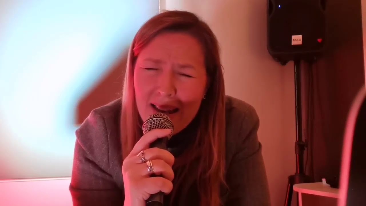 Hallelujah - Alexandra Burke // Enza Savona - YouTube