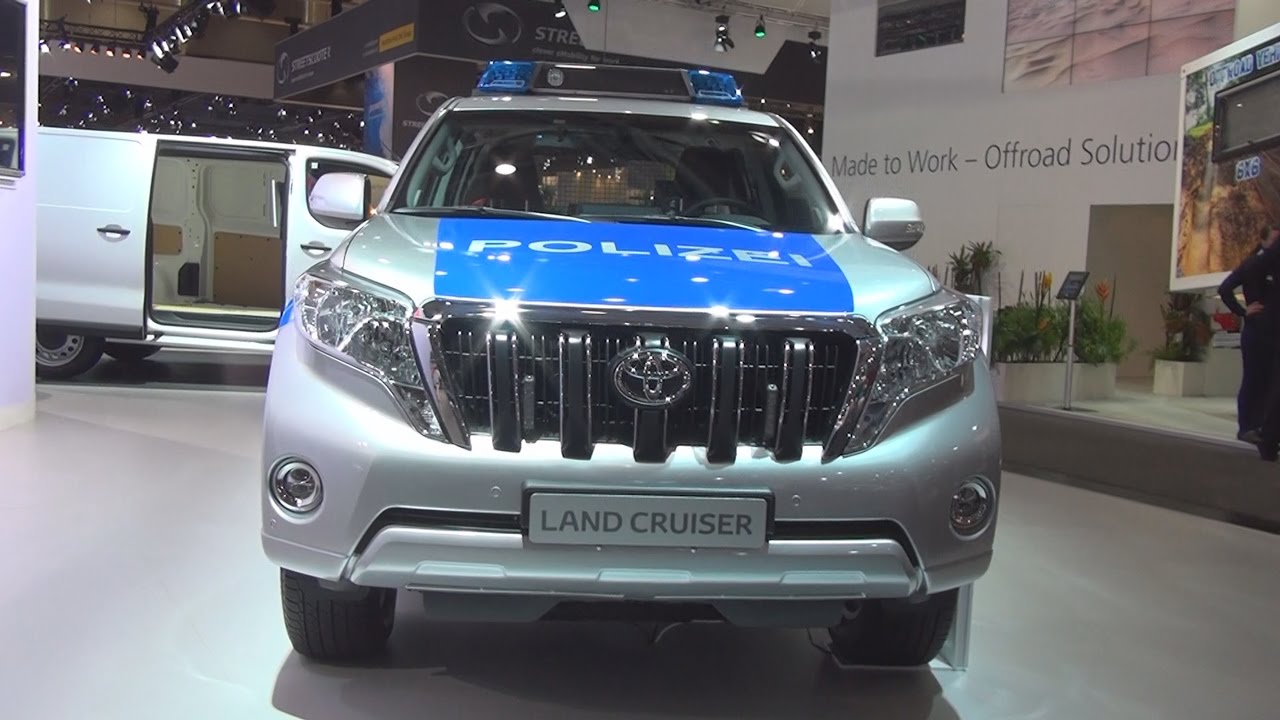 Toyota Land Cruiser 2.8 D-4D Comfort Police (2017) Exterior and ...