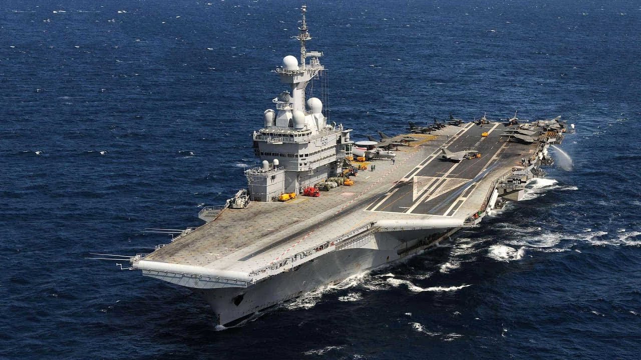 ΤΟ ΑΕΡΟΠΛΑΝΟΦΟΡΟ ΦΤΑΝΕΙ ΤΑ ΕΛΙΚΟΠΤΕΡΑ ΠΕΤΟΥΝ ΠΑΝΤΟΥ 😉 - YouTube