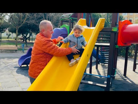 Yavuz Emre ile Fatih Selimin en sevdiği parka gittik,sonrada okuldan abisini aldık