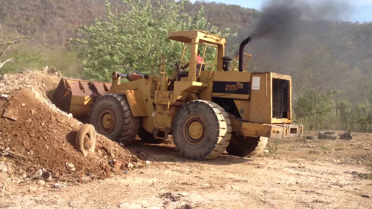 Caterpillar 966D - YouTube