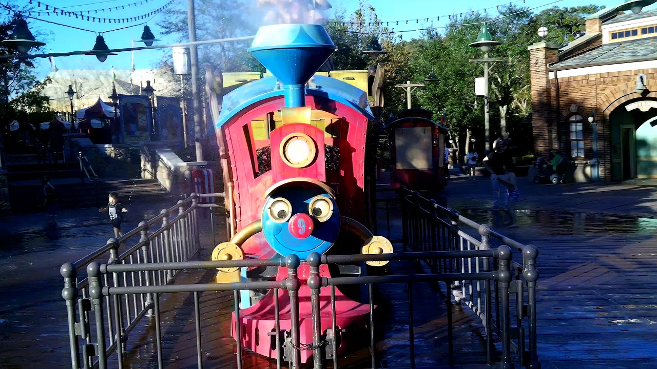 WDW Magic Kingdom Casey Jr. Splash 'N' Soak Station - YouTube