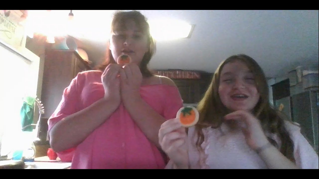 Baking cookies with Claire and Lydia!! - YouTube