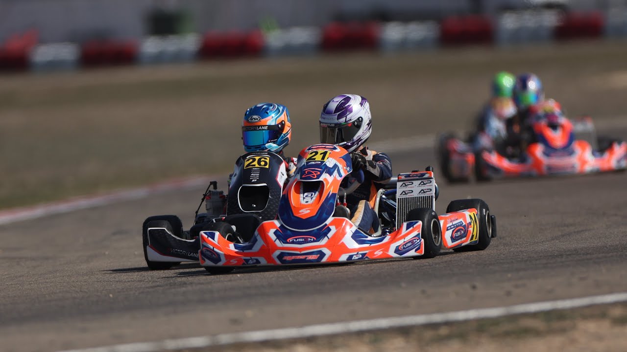 Lap of zuera kart track - YouTube