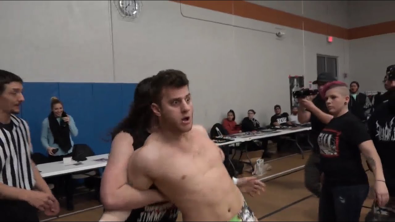 Maxwell Jacob Friedman vs Jimmy Lloyd | GCW 400 Degreez - YouTube