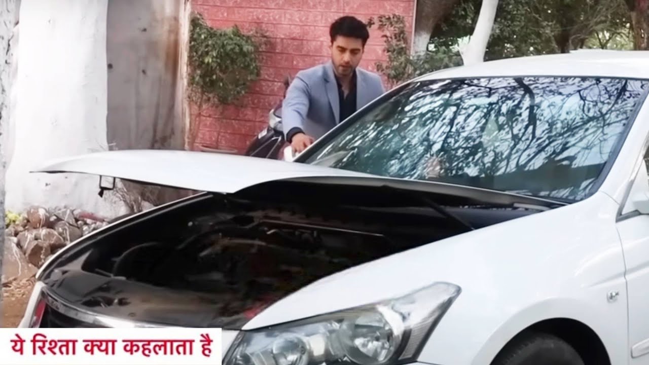 Yeh Rishta Kya Kehlata Hai | Shocking! Armaan Ke Car Ke Samne Aayi Ruhi, Abhira Ki Wapasi - YouTube