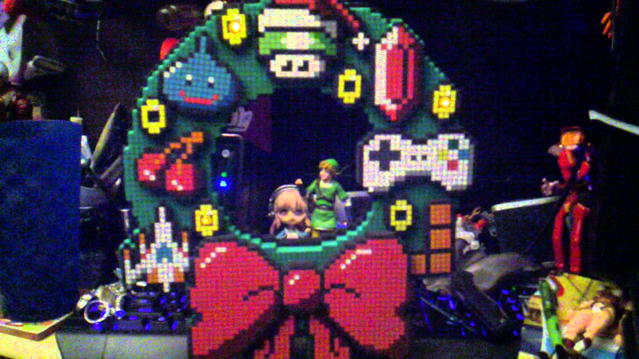 8-Bit LED Holiday Wreath - YouTube
