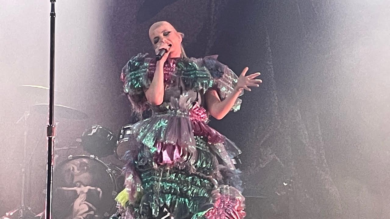 Garbage - Europe Tour 2024 - Live in Tilburg - Highlights 2 - YouTube