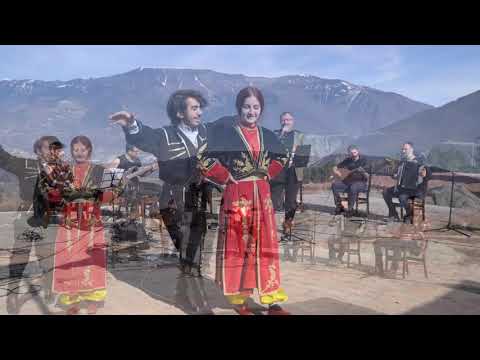 Artvin'in Doruklarında Açan 'SARI ÇİÇEK'