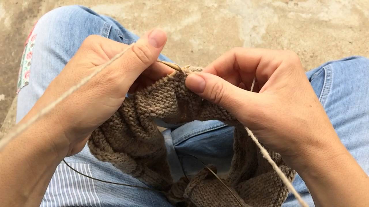 Portuguese knitting - The Purl stitch - YouTube