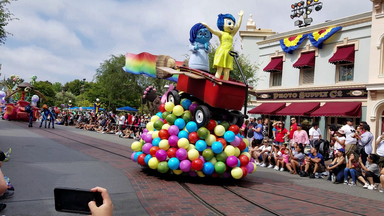 Pixar Play Parade - Inside Out - YouTube