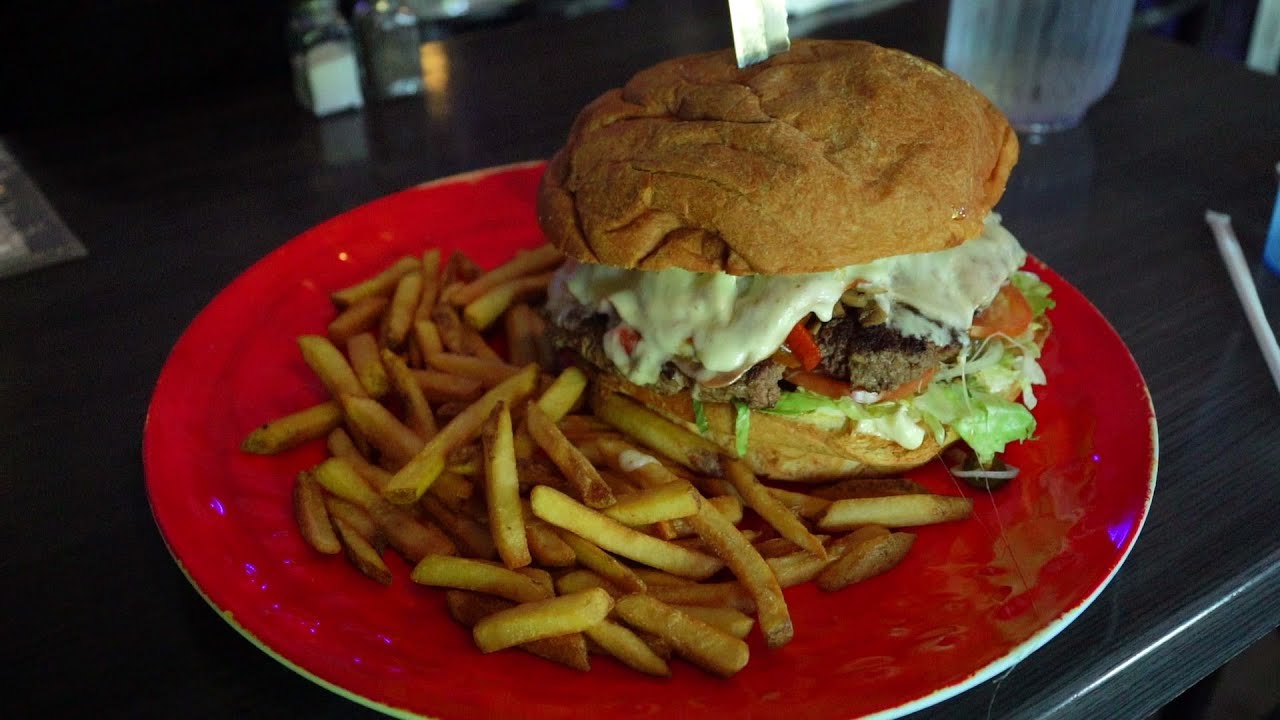 The Big Daddy Burger Challenge At Triple B's - YouTube
