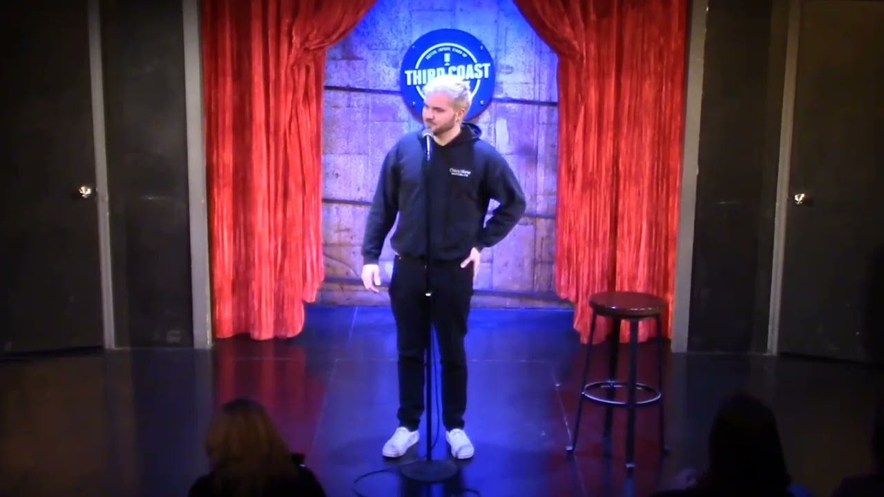 Kris Reeves Third Coast Comedy Stand-up Showcase - YouTube