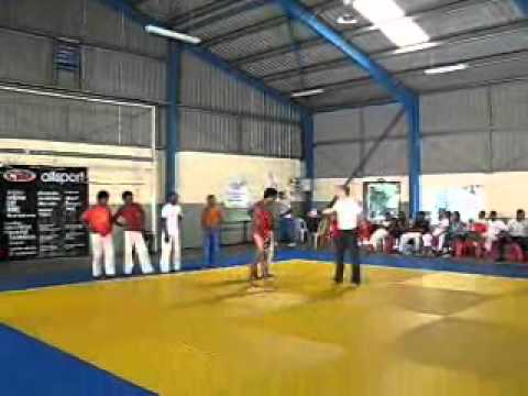 Christopher Carron (judo) vs Bandou Guyliane (lutte) - YouTube