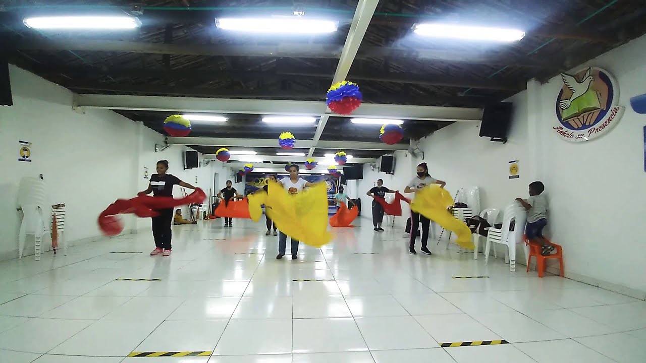 Danza cristiana con mantos Soy Sano - YouTube