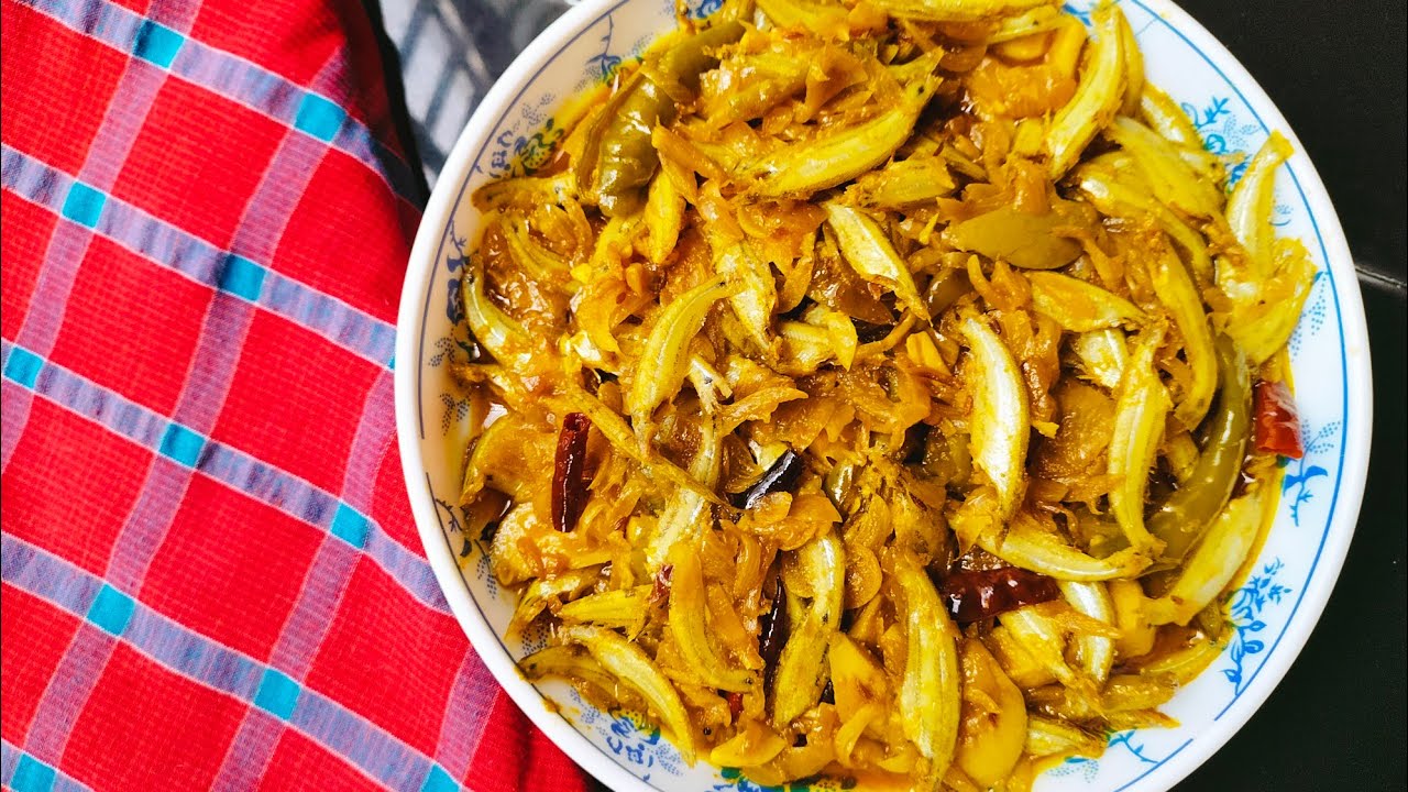 তিন কাটা মাছের ভুনা।। Choto macher vuna।।Cooking Studio by Rea - YouTube