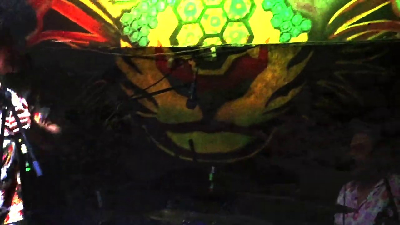 Caribbean rave - YouTube