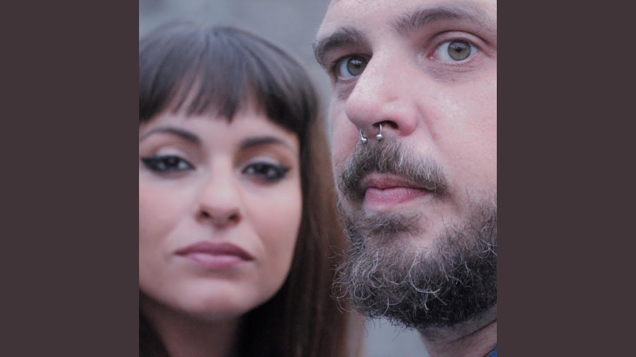 El lobo (feat. Maria Palomo) - YouTube