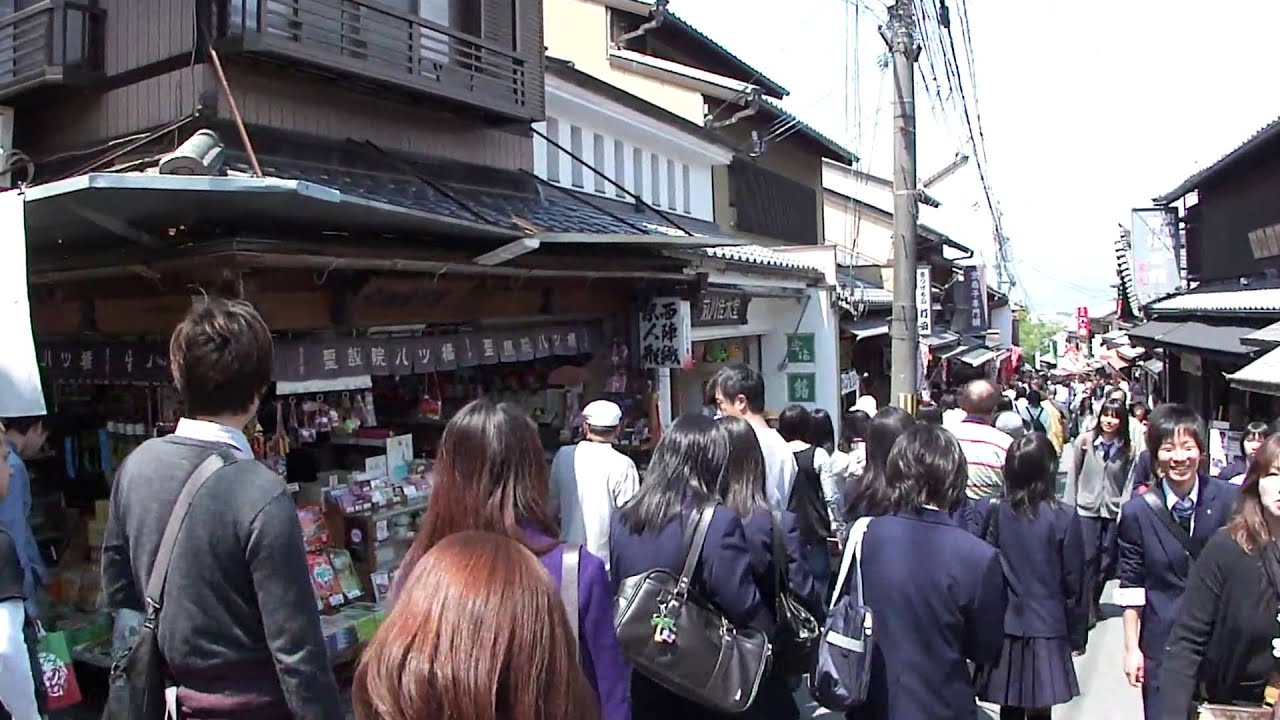 Japanese golden week crowds, passage from Kiyomizu-dera Temple - YouTube