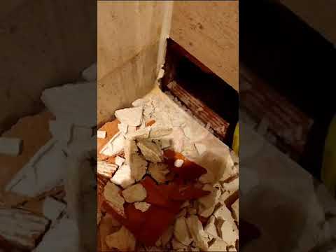 Acceso al desague roto de una bañera - YouTube