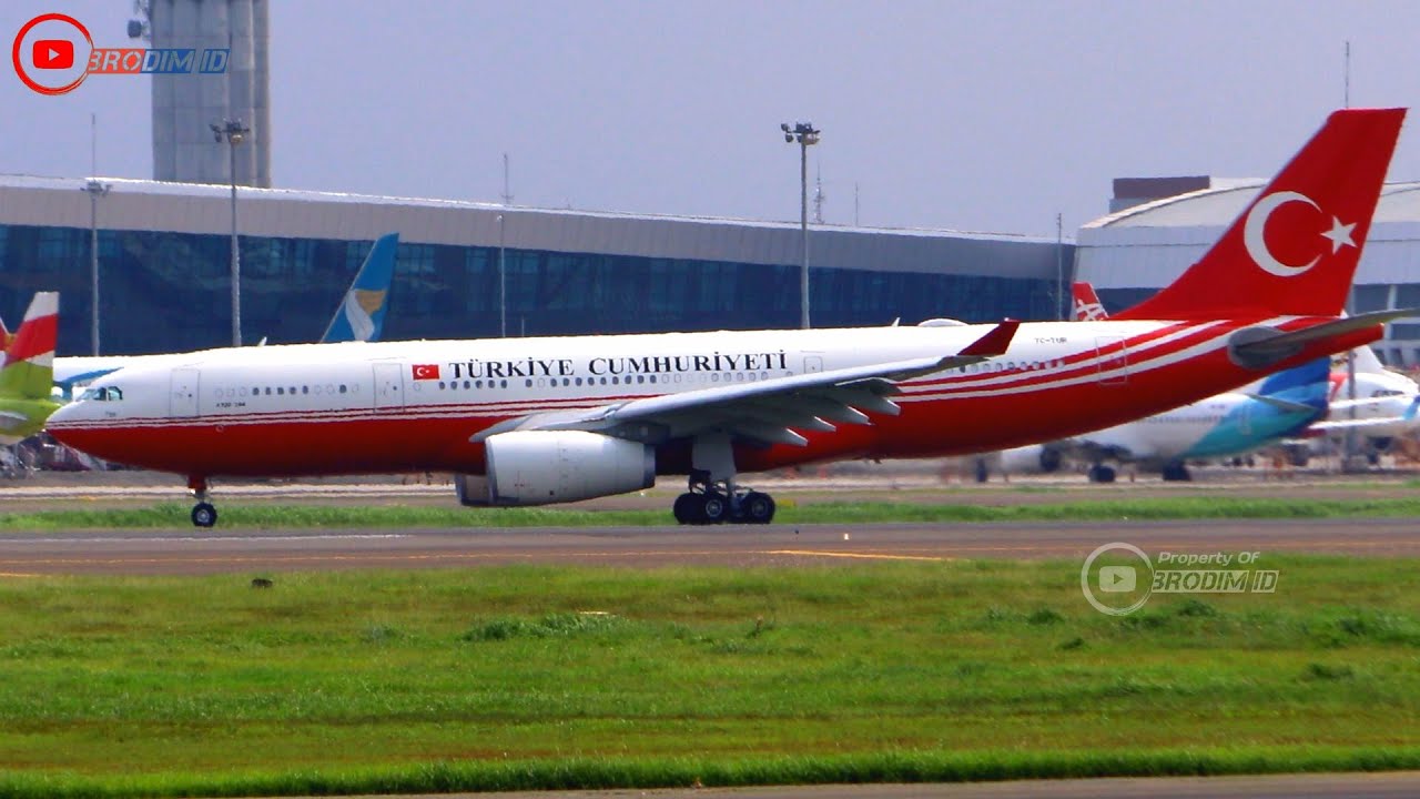 Pesawat Delegasi Turkey Untuk KTT G20 Landing Di Bandara Internasional ...