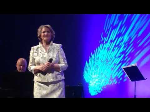 Irena Santor - "Tych lat nie odda nikt" - Wroclaw, 2014 rok. - YouTube
