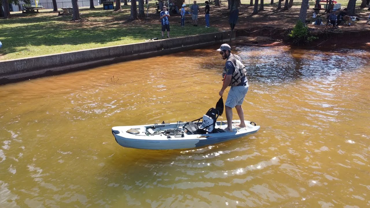 A full stability test of the Manta Kayak from front to back. How stable ...