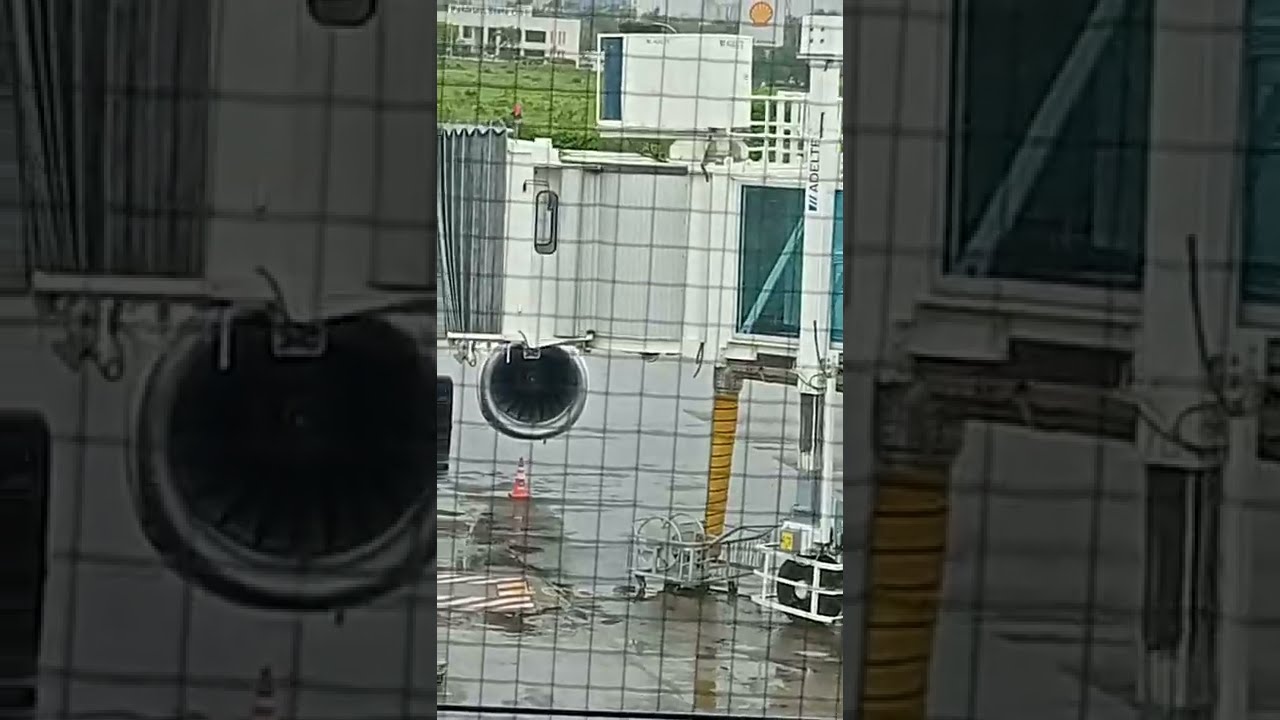 Jetway connects with the Door of the plane, Karachi Airport, walk ...