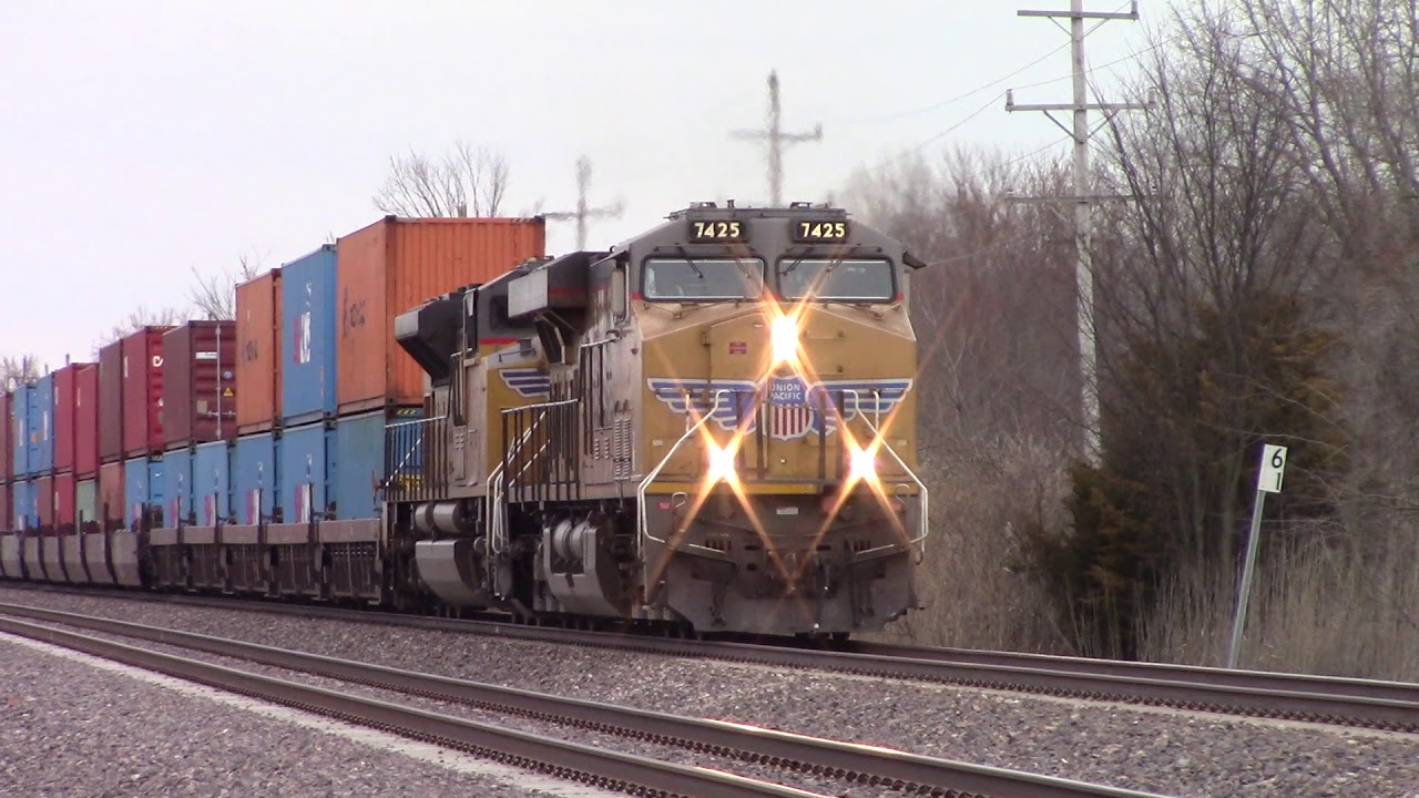 UP 7425 South in Braceville, IL 3/31/20 - YouTube