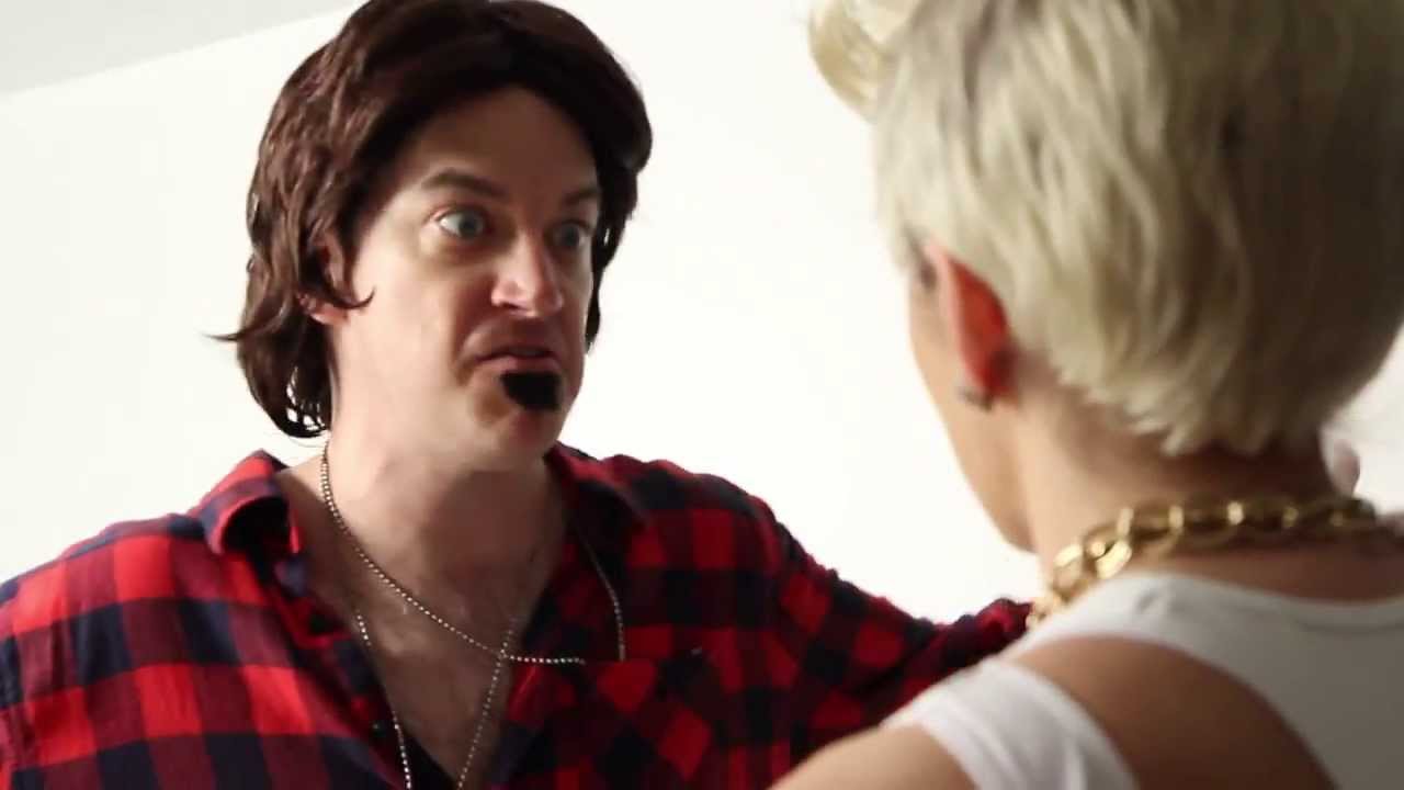 ‪Miley Cyrus We Can't Stop PARODY!! Key of Awesome 74‬‏ - YouTube