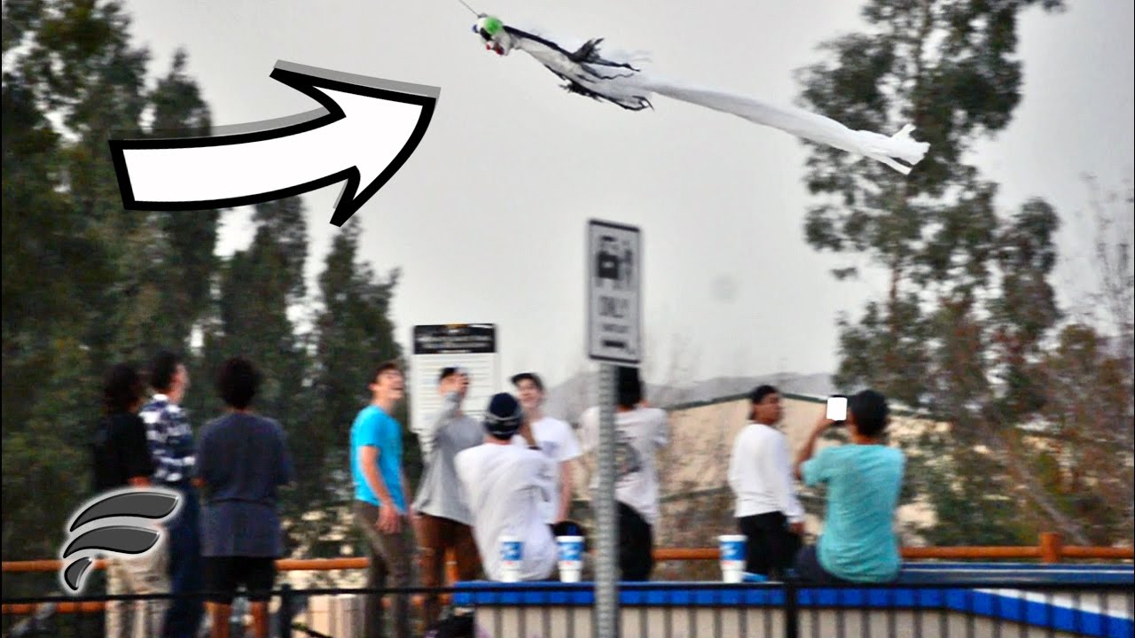 HALLOWEEN FLYING GHOST - YouTube