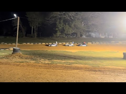 Dwight Mccurry battles with the Stagner Boys for the rookie heat race ...