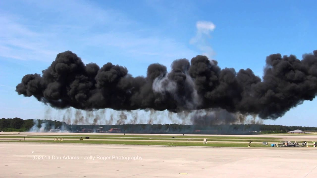 Thrilling air show explosions - YouTube