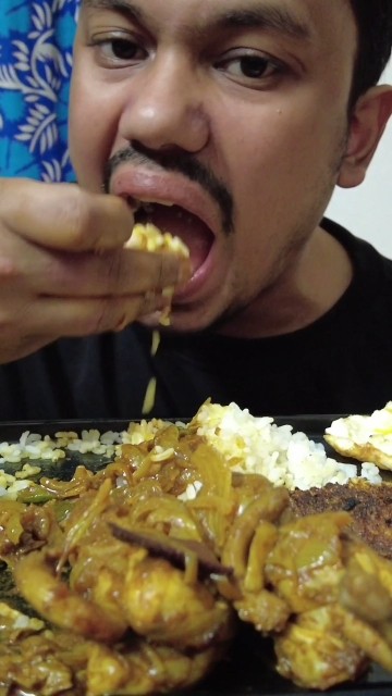 Eating koyel / food vlogger | khawar video #food #shorts - YouTube