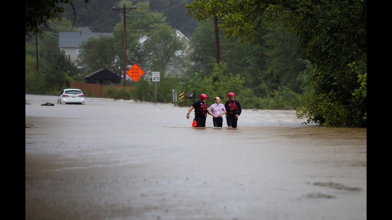 A man is rescued from floodwaters in Union County - YouTube