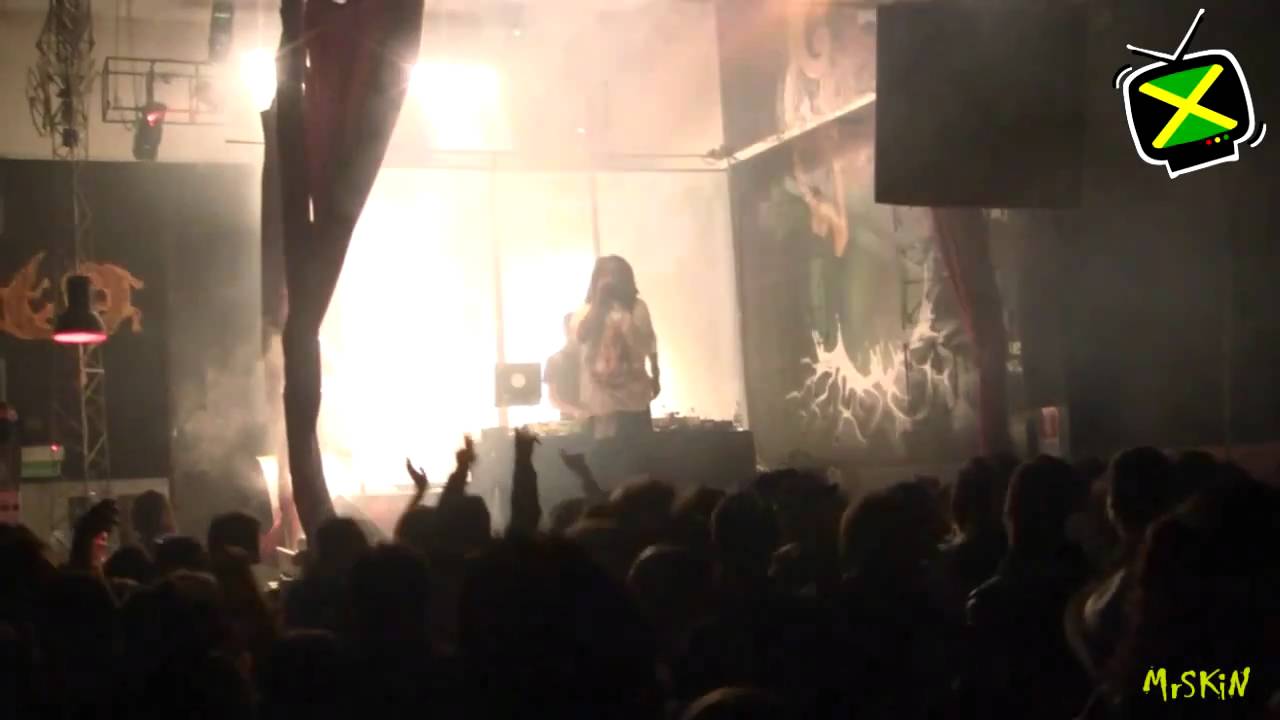 General Levy - (Wipe Out Riddim) - Live @ Onirica 26-3-2011 - YouTube