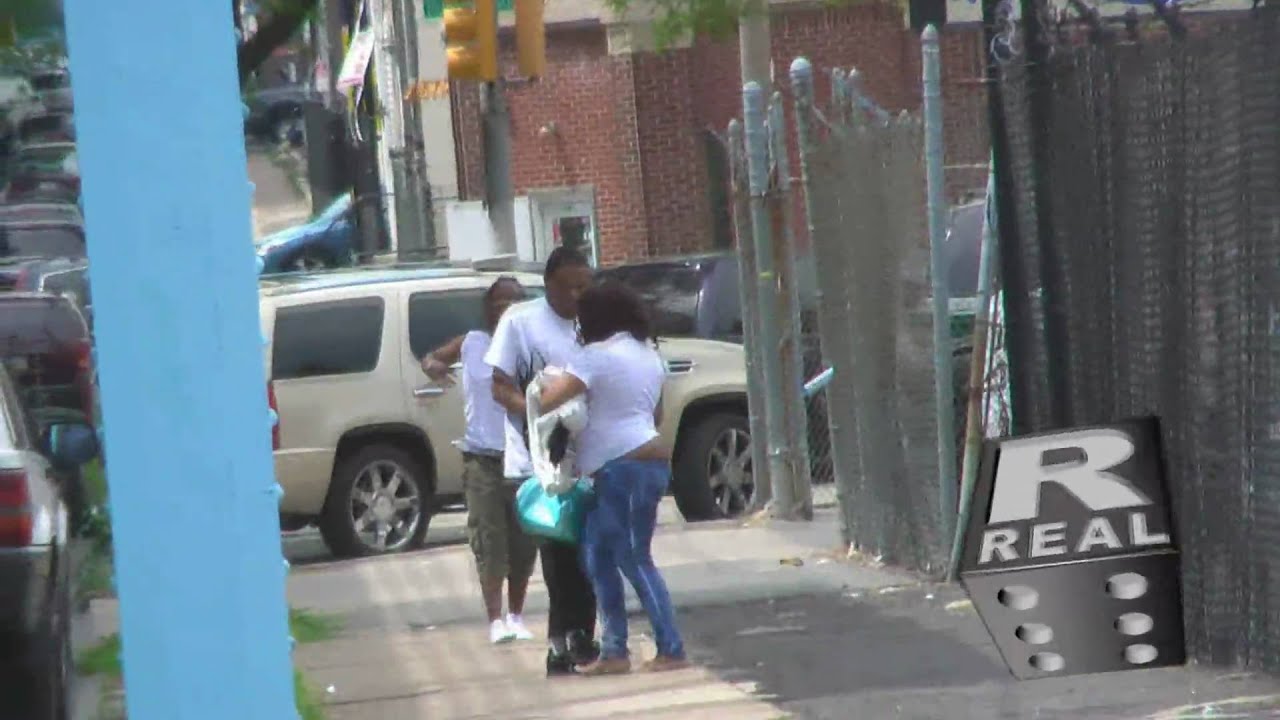 GIRL CHICK FIGHT IN PHILLY 2010 - YouTube