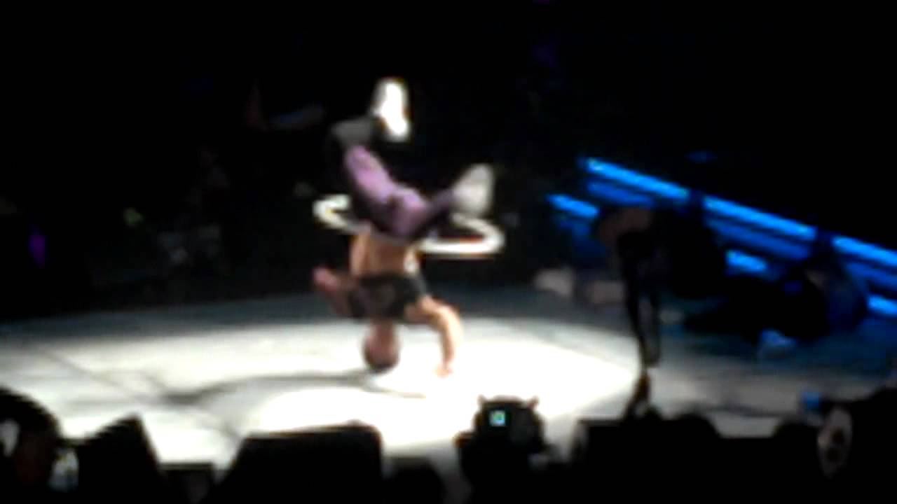 Head spinning with a hula hoop at LMFAO! - YouTube