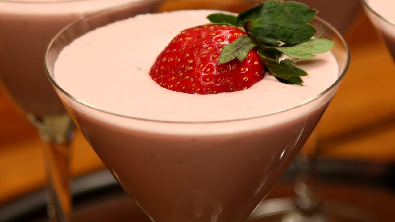 Strawberry Cheesecake In A Glass | No Bake Cheesecake Recipe | Divine ...