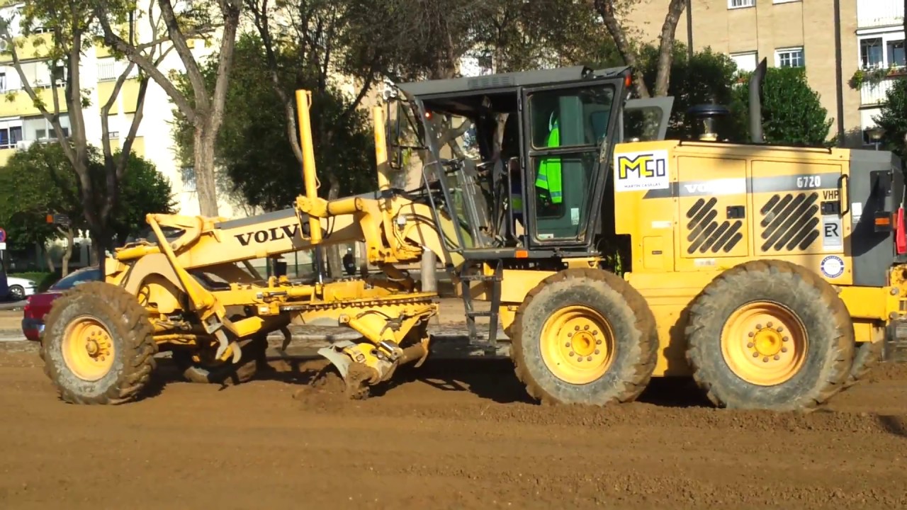 Motoniveladora volvo g720 - YouTube