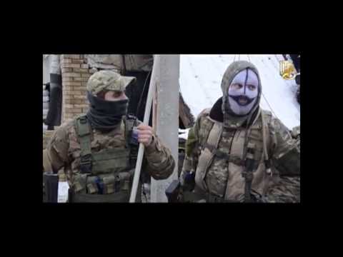 Трофейный флаг России у солдат Украины