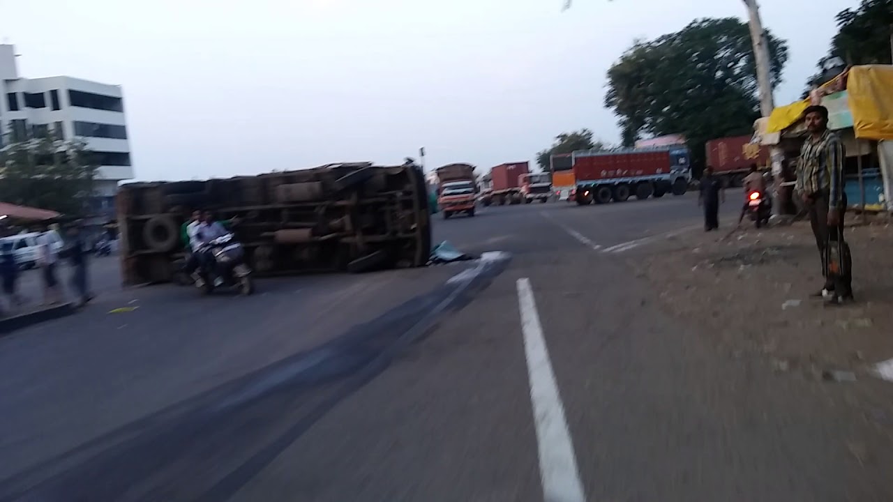 Accident at Butibori square at morning 5 o clock 28sep2017 - YouTube
