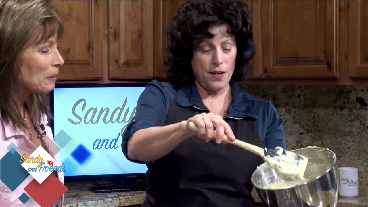 SANDY & FRIENDS - GLUTEN FREE BLUEBERRY CAKE - YouTube