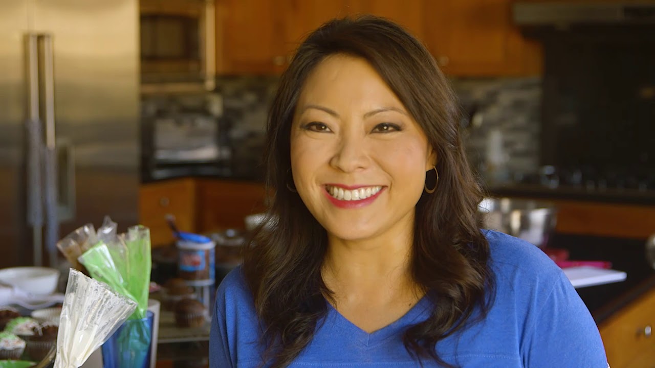 Marcella Lee gets game ready with desserts - YouTube