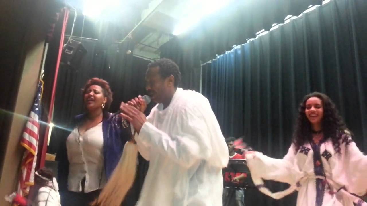 Ethiopia: Fasil Demoz on stage with Amharic music - YouTube