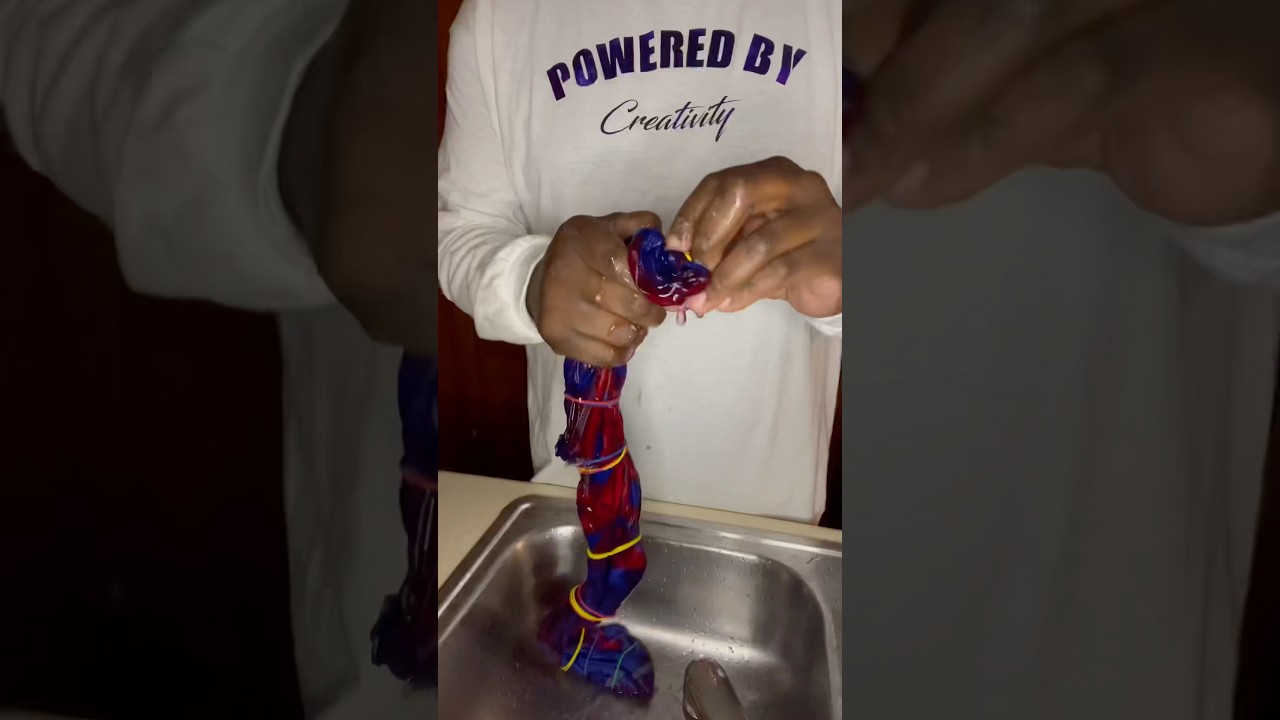 How to | two color scrunch a t shirt - YouTube