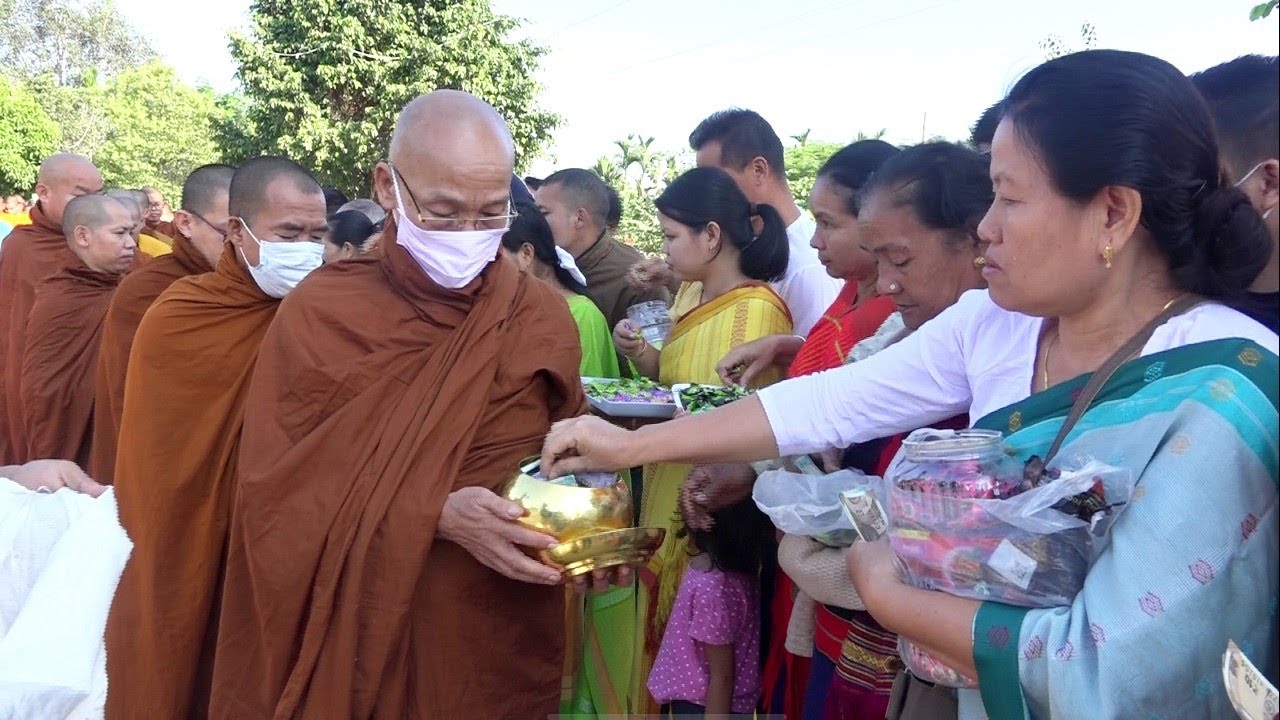 Upasok & Upasika miline Nandapal bhante & Bhikku sanghare, nanan hebar ...